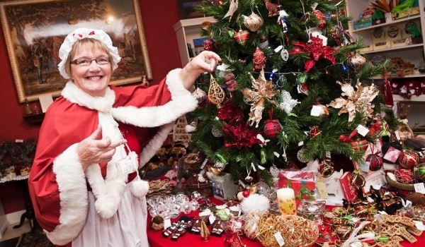 Mrs Claus at Pollok House - Our Glasgow